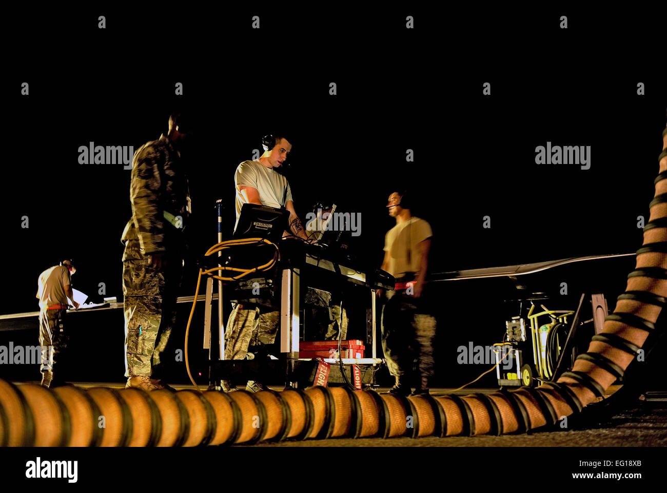 U.S. Air Force maintenance technicians from the 380th Expeditionary ...