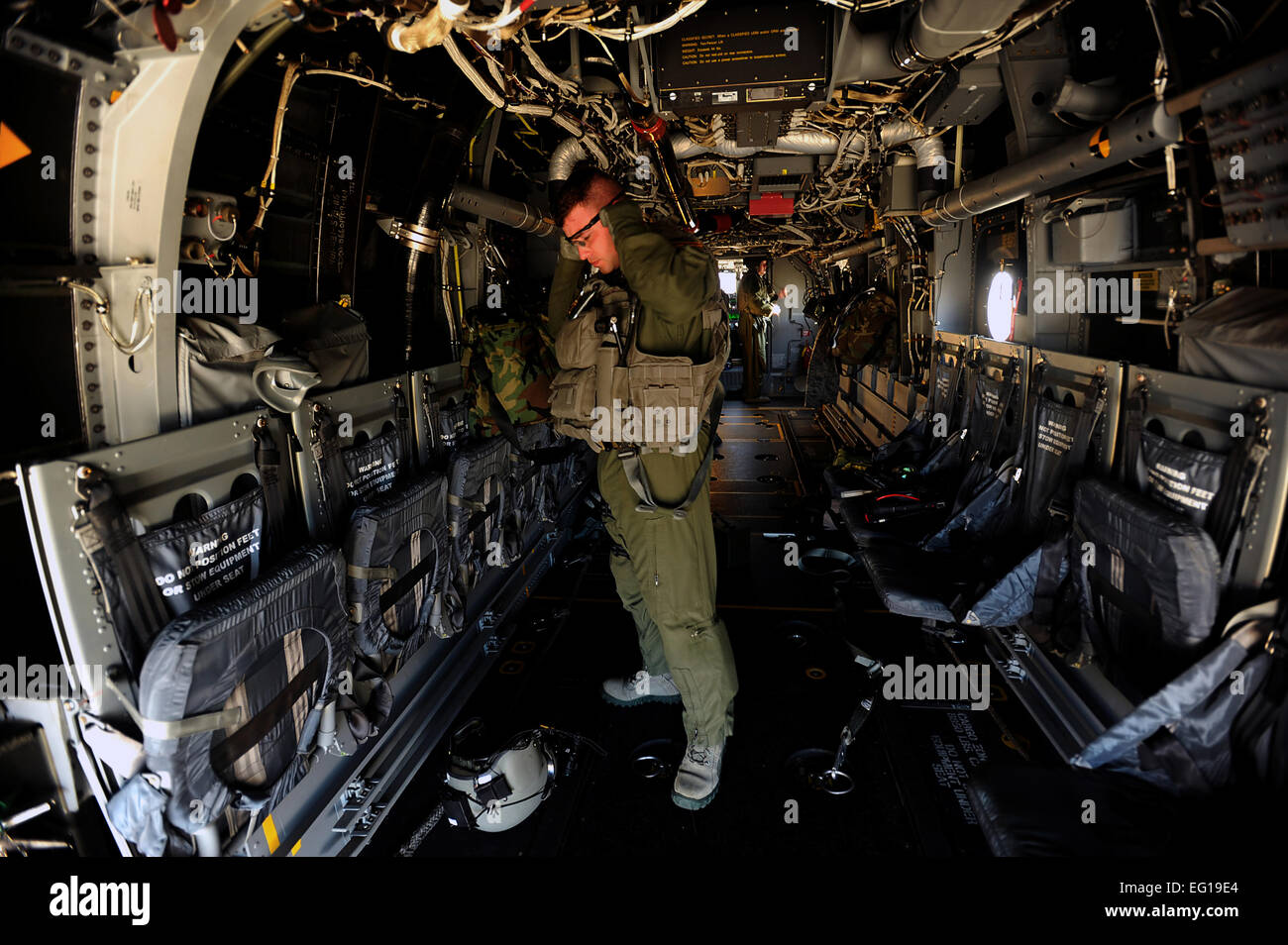 U.S. Air Force Staff Sgt. Eric Wiggins, an Air Force CV-22 Osprey ...