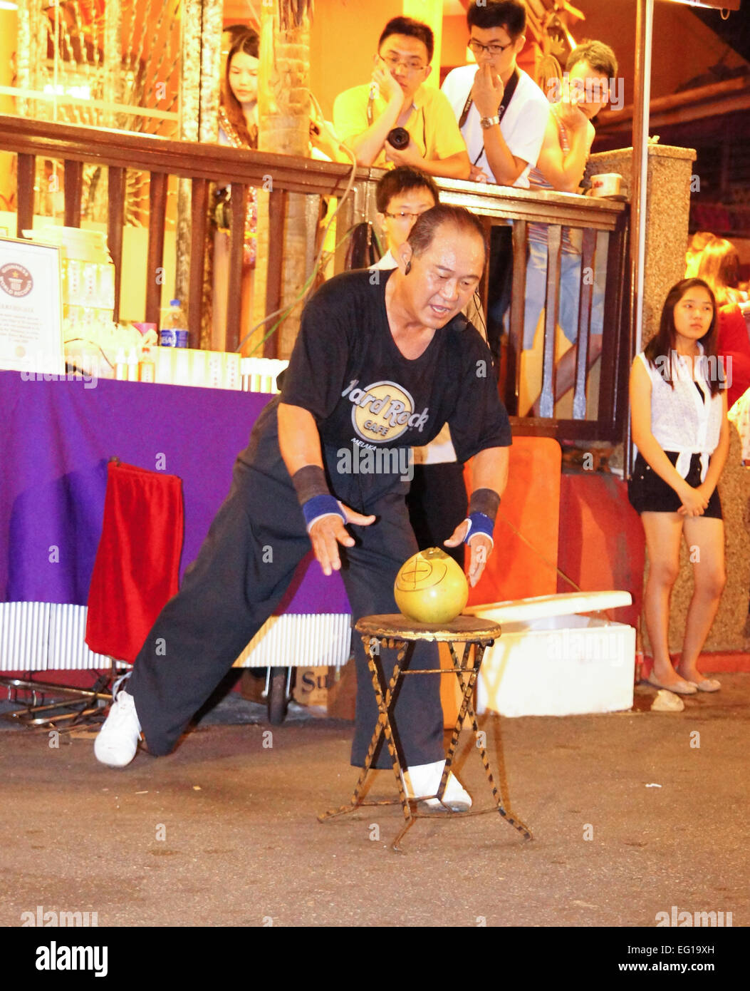 Gong master hi-res stock photography and images - Alamy