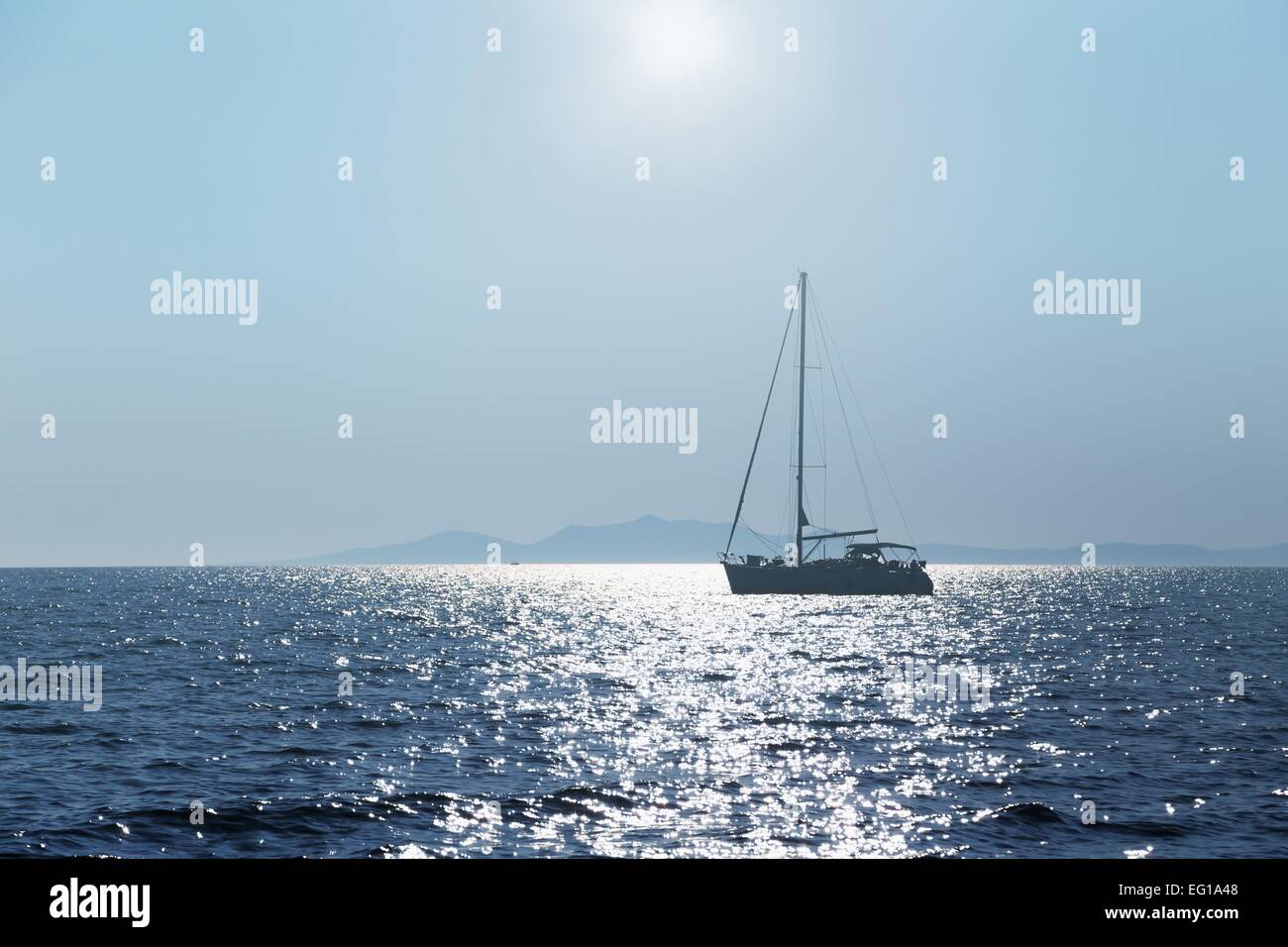 Sun sailboat hi-res stock photography and images - Alamy