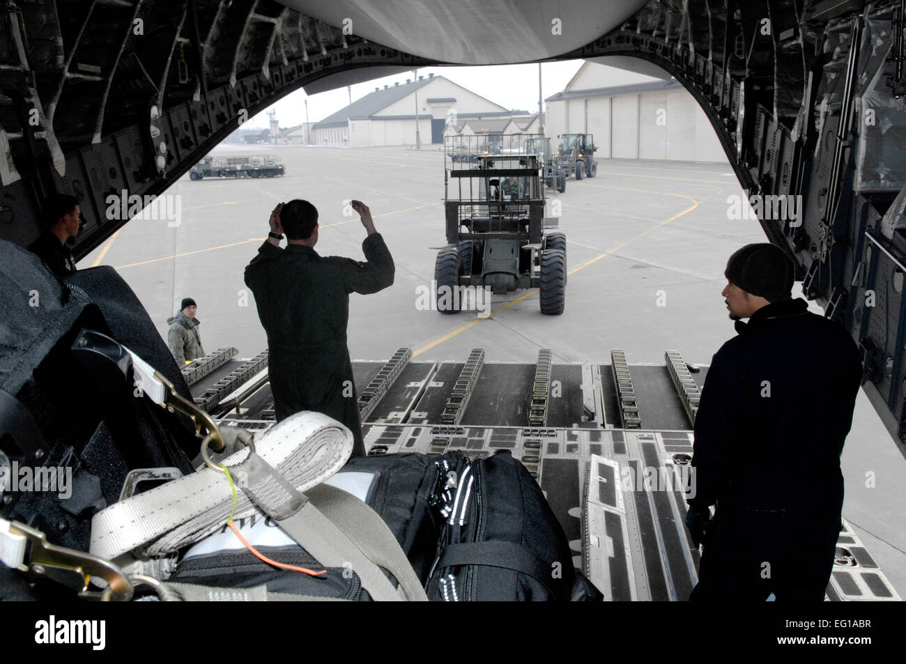 U s air force forklift hi-res stock photography and images - Alamy