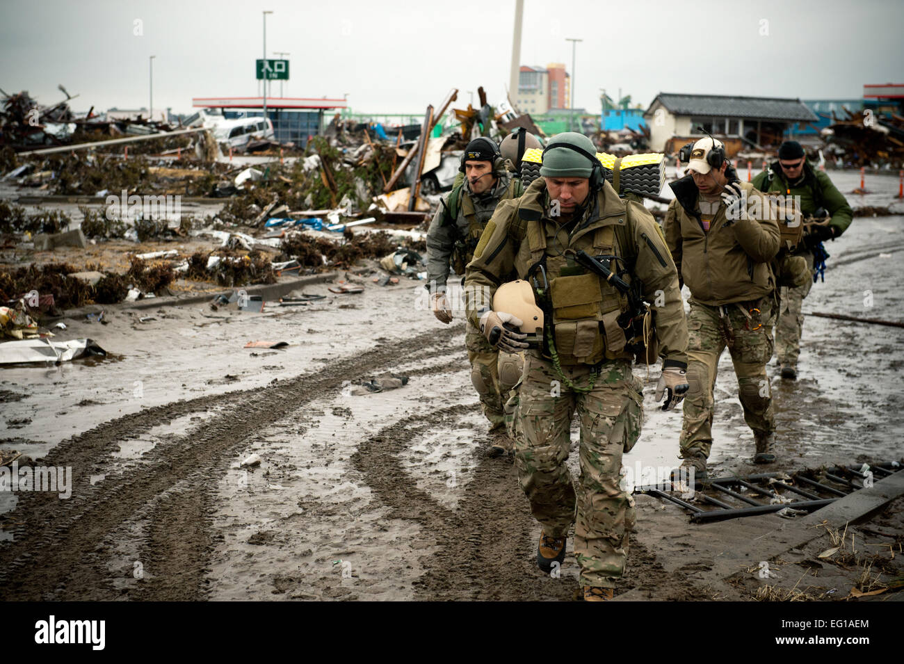 Members of the 320th Special Tactics Squadron arrive at Sendai Airport ...