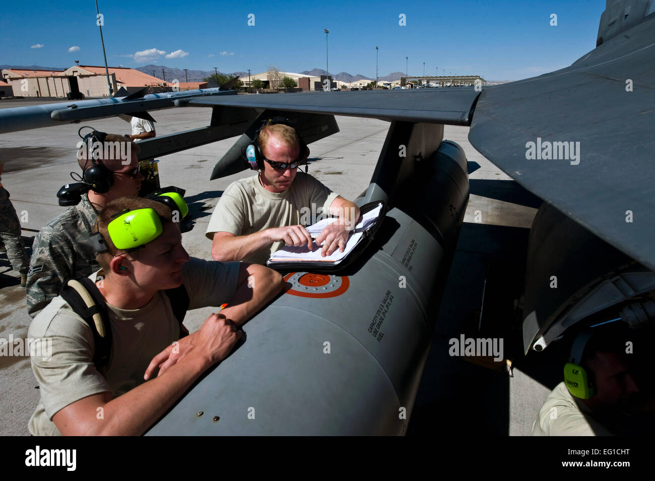 20th aircraft maintenance squadron hi-res stock photography and images ...