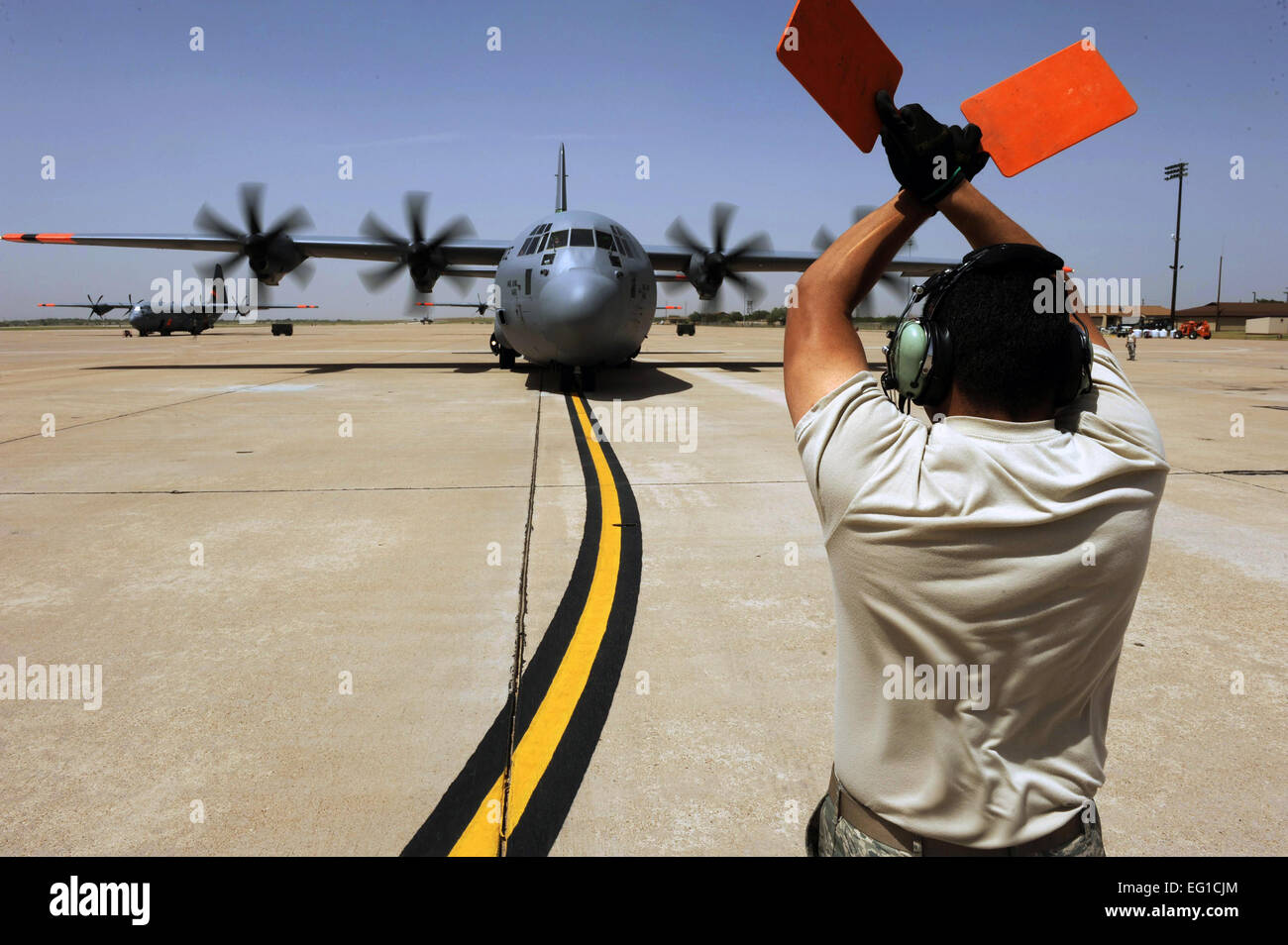 146th aircraft maintenance squadron hi-res stock photography and images ...