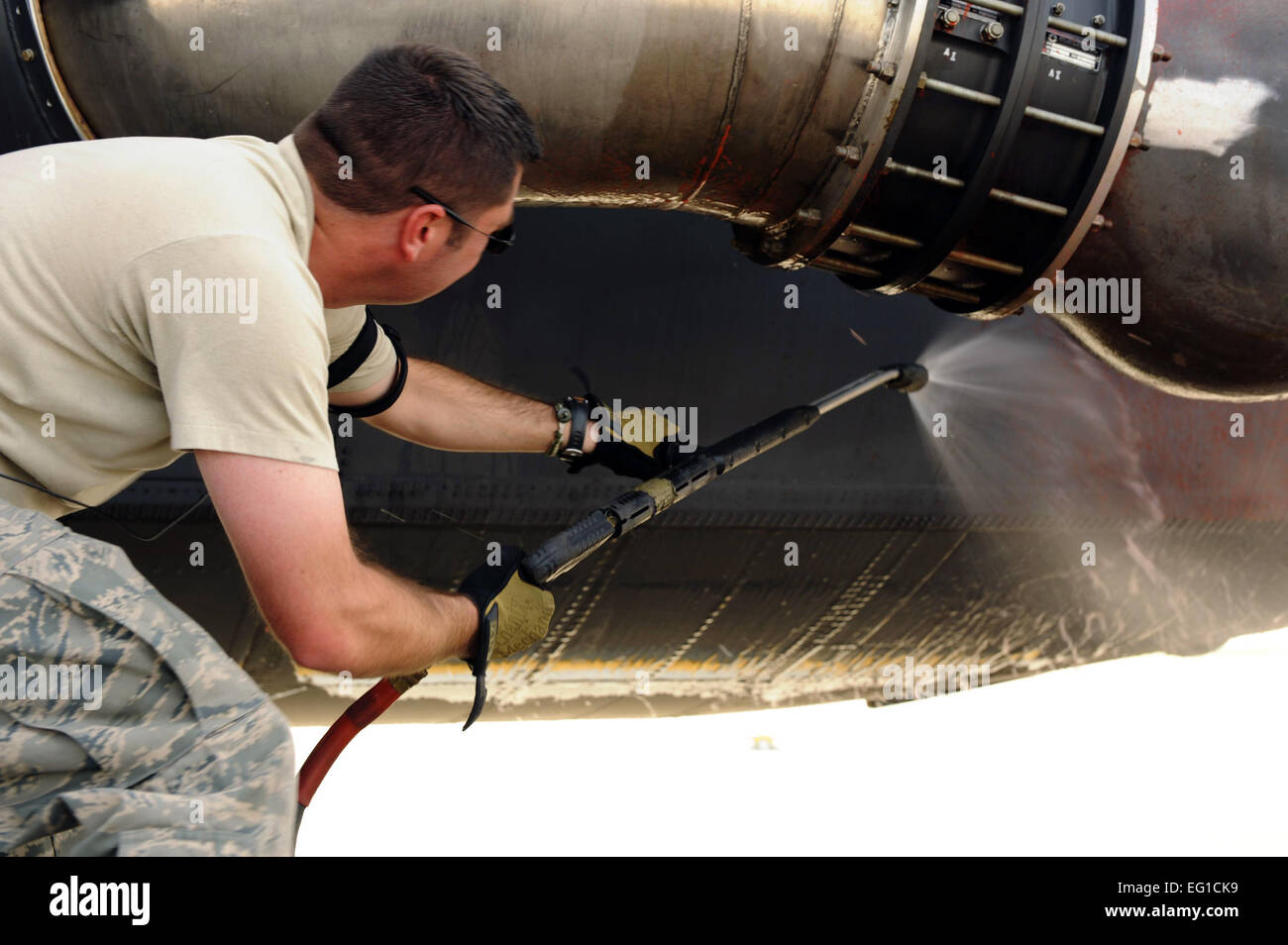 U.S. Air Force Tech. Sgt. Christopher Zinc, 146th Aircraft Maintenance ...