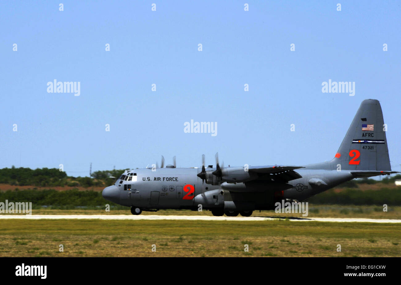 A C-130H Hercules from the 302nd Airlift Wing, Colorado Springs Air ...