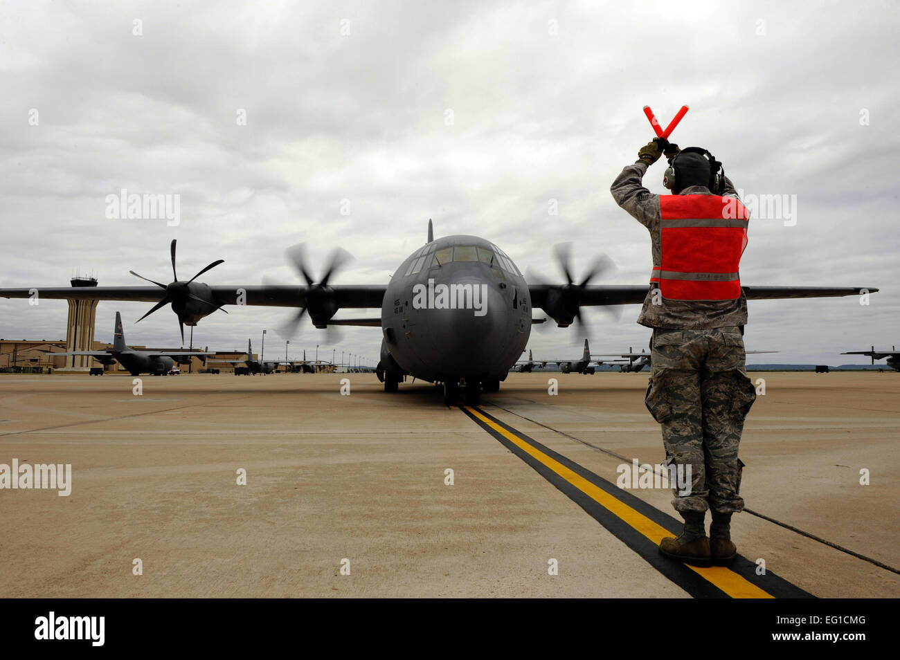 146th aircraft maintenance squadron hi-res stock photography and images ...