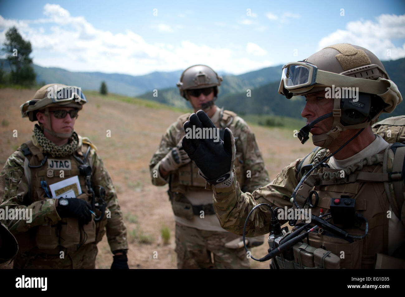 U.S. Air Force Joint Terminal Attack Controllers from the 124th Air ...