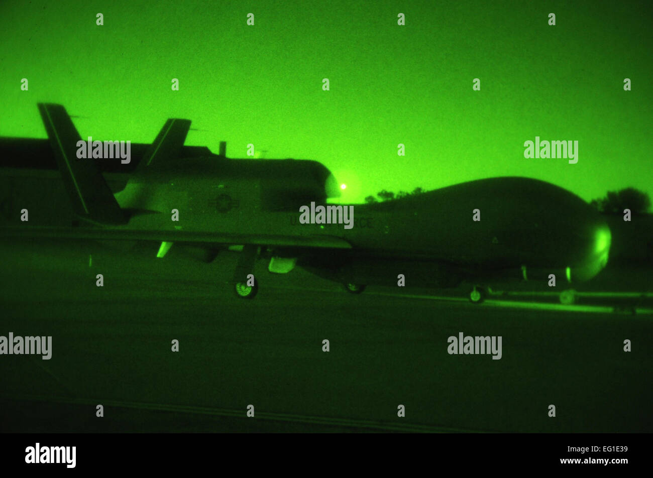A U.S. Air Force RQ-4 Global Hawk unmanned aircraft reconnaissance ...
