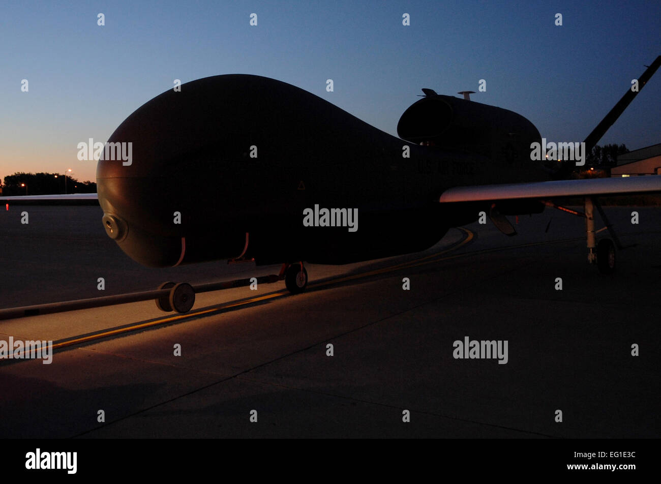 A U.S. Air Force RQ-4 Global Hawk unmanned aircraft reconnaissance ...