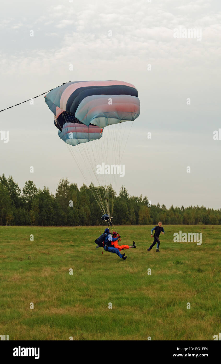 Parachutists - 2014. Landing Stock Photo - Alamy