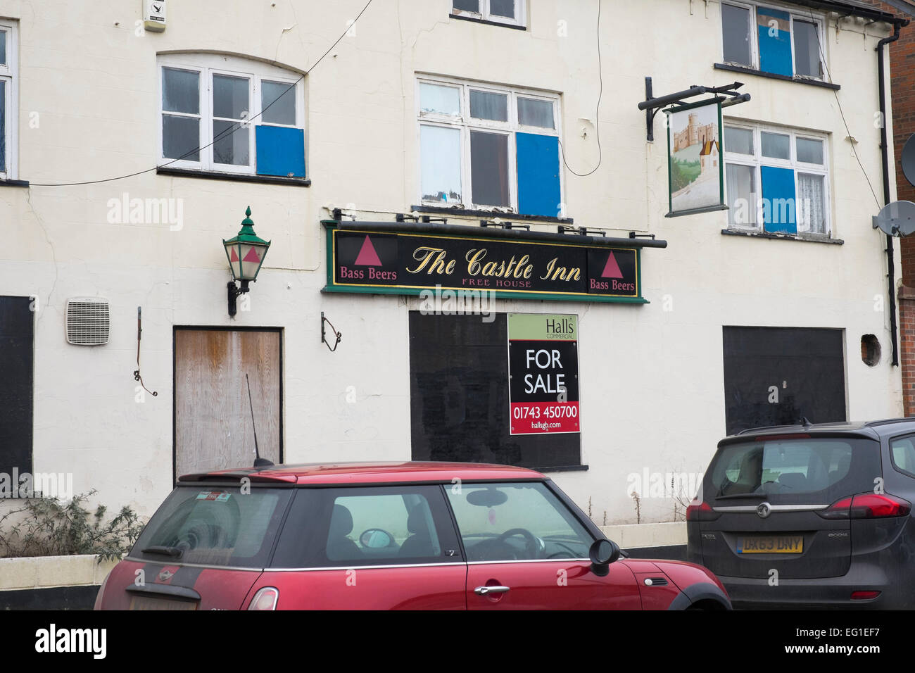 Pub closed sign hi-res stock photography and images - Alamy