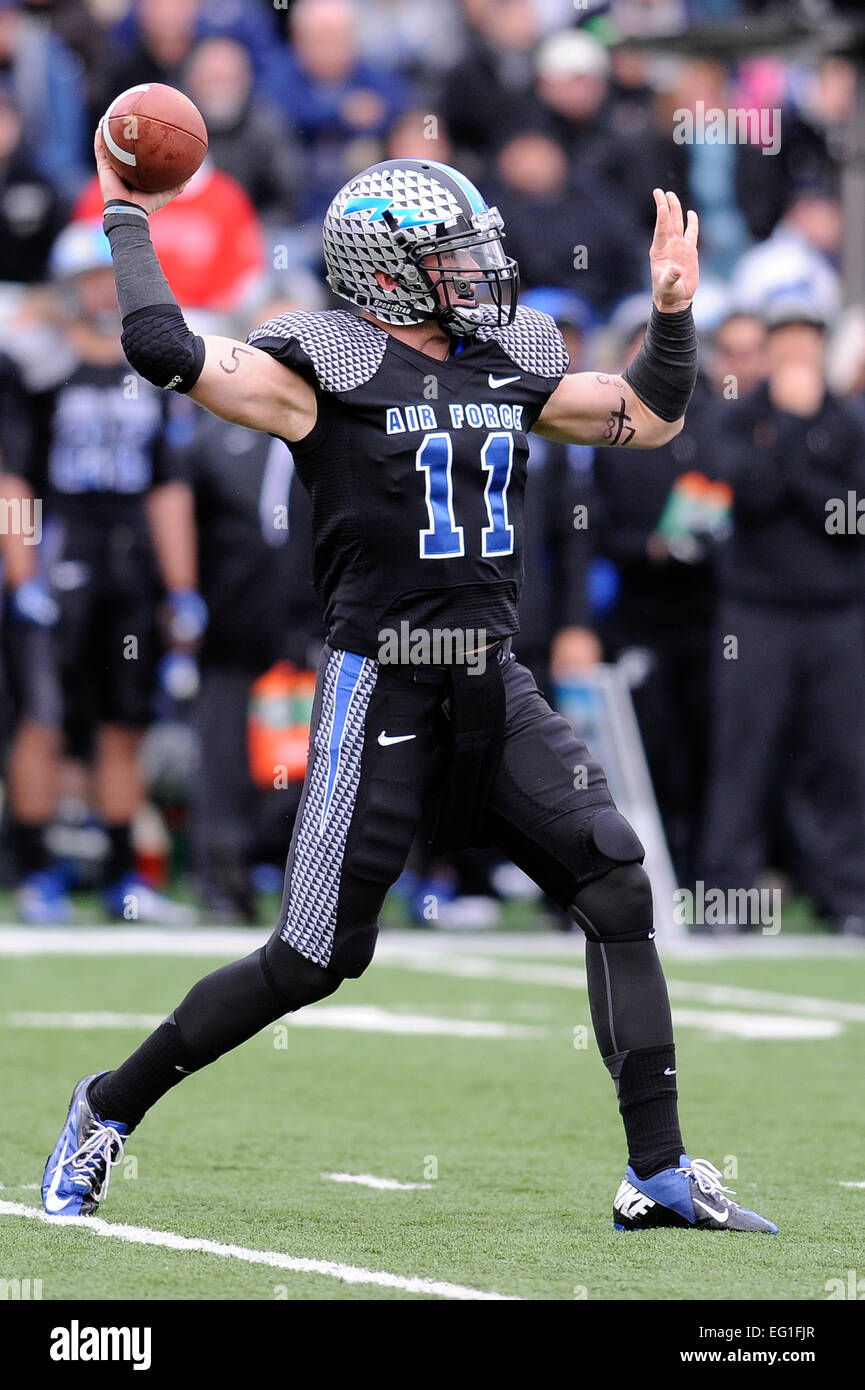 Falcon quarterback Connor Dietz throws a pass as Air Force met the Navy ...