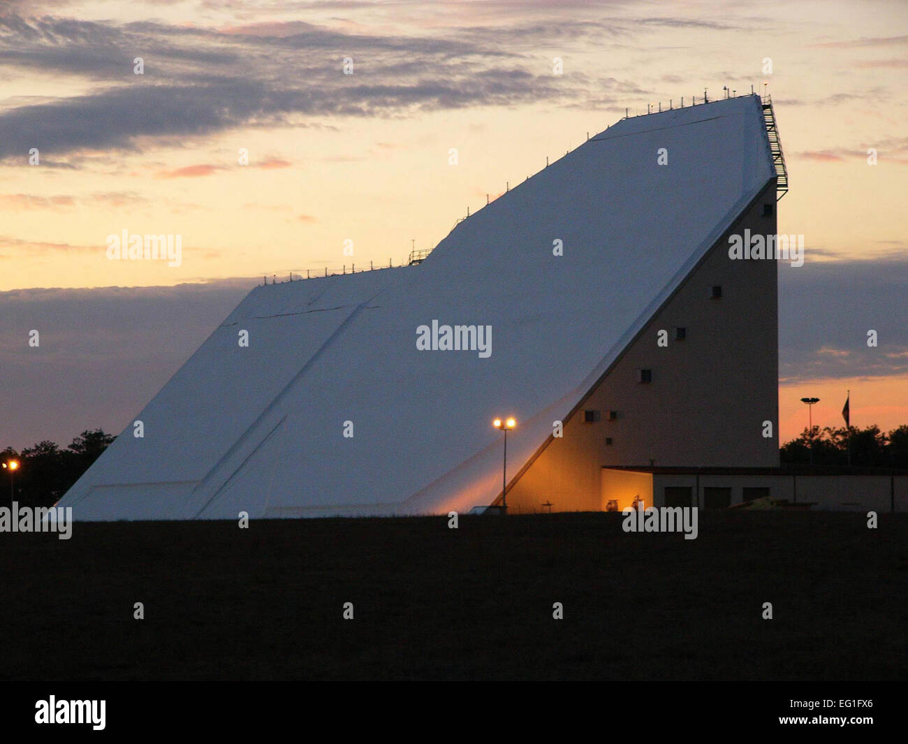 Phased array antenna hi-res stock photography and images - Alamy