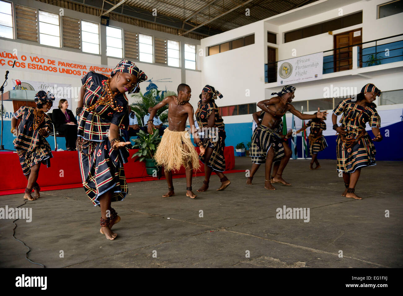 Angola dance hi-res stock photography and images - Alamy