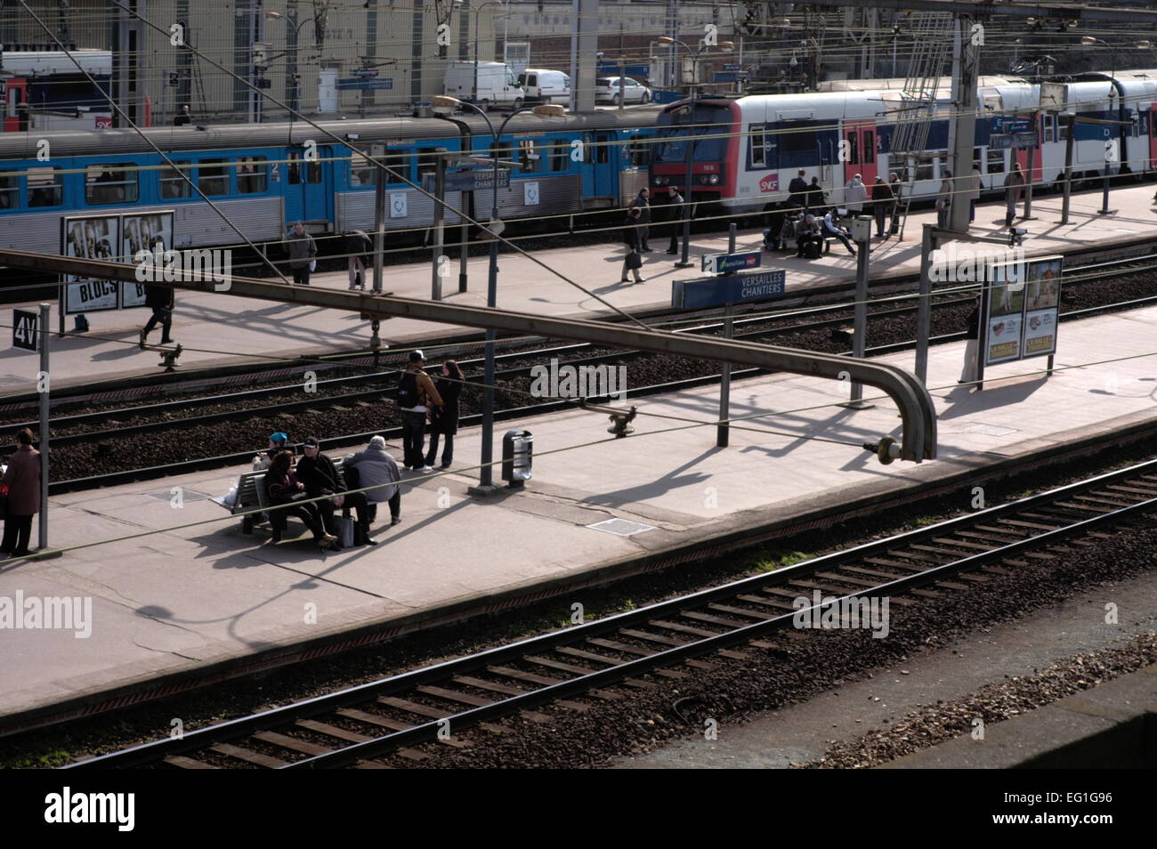 AJAXNETPHOTO. 2006. VERSAILLES, FRANCE. - COMMUTER TRAIN - ARRIVING AT ...