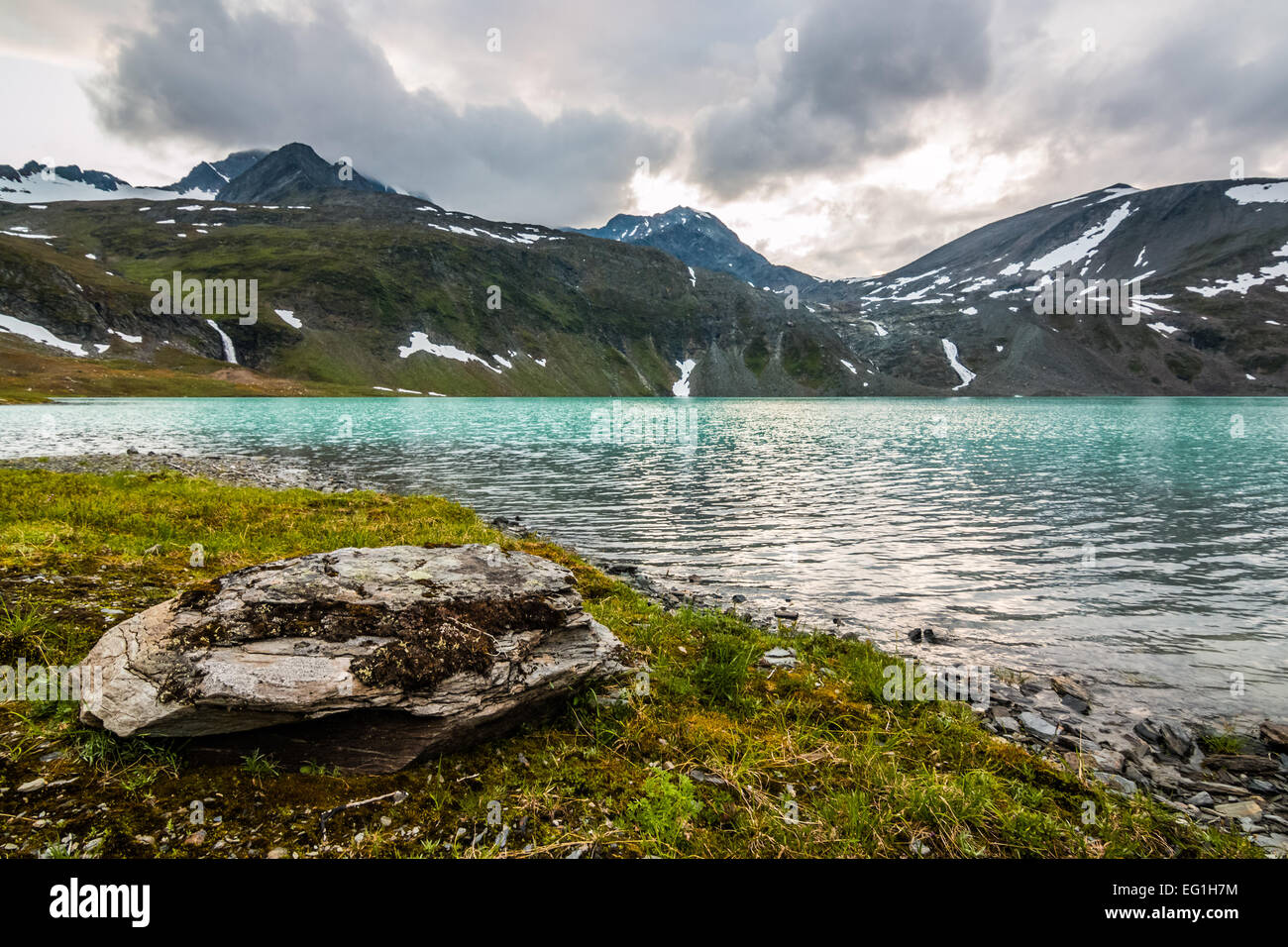 Glacial lake rocky peaks hi-res stock photography and images - Alamy