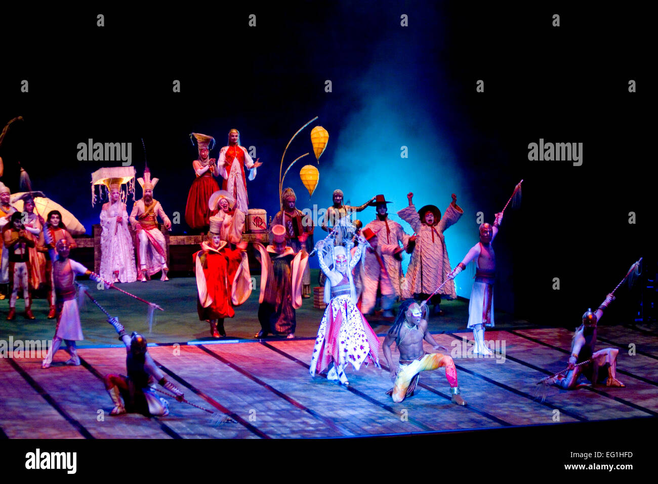 Cirque du soleil performers cirque du soleil hi-res stock photography ...