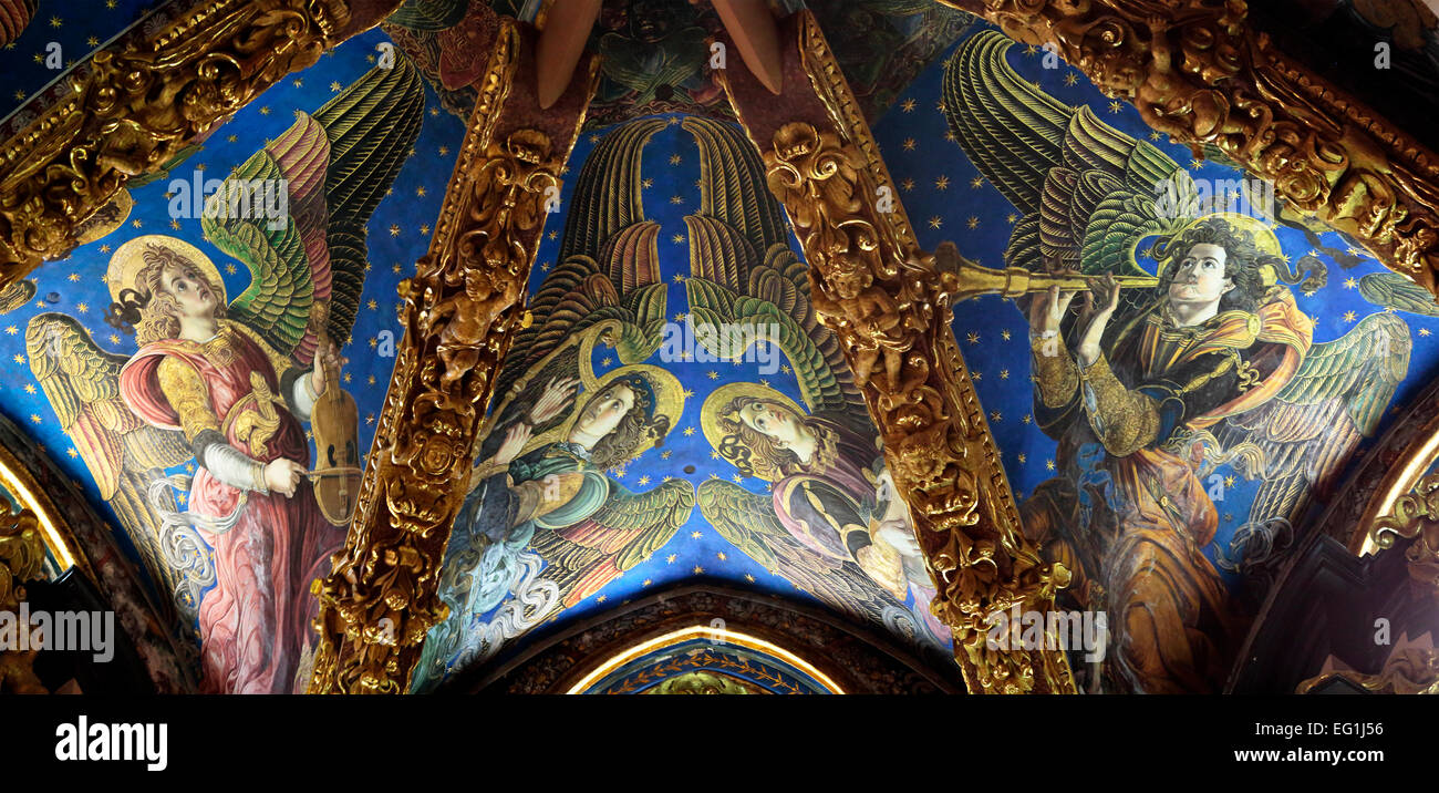 Fresco angel hi-res stock photography and images - Alamy