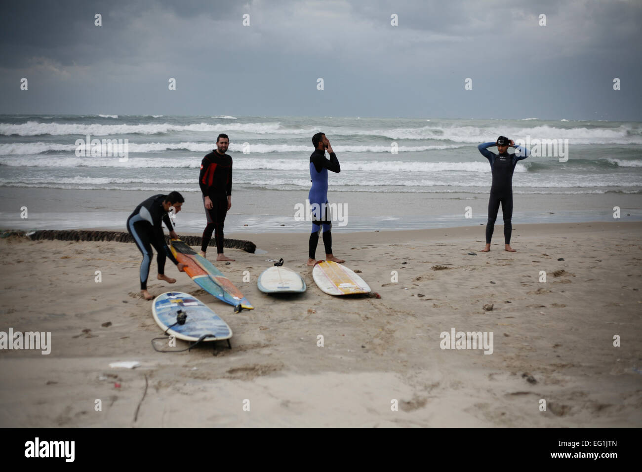 Palestinian surfers hi-res stock photography and images - Alamy
