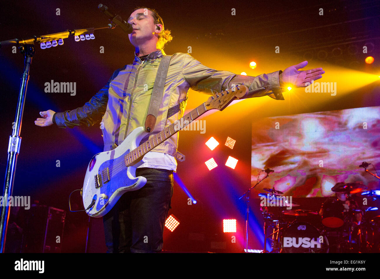 Milwaukee, Wisconsin, USA. 11th Feb, 2015. Musician GAVIN ROSSDALE of ...