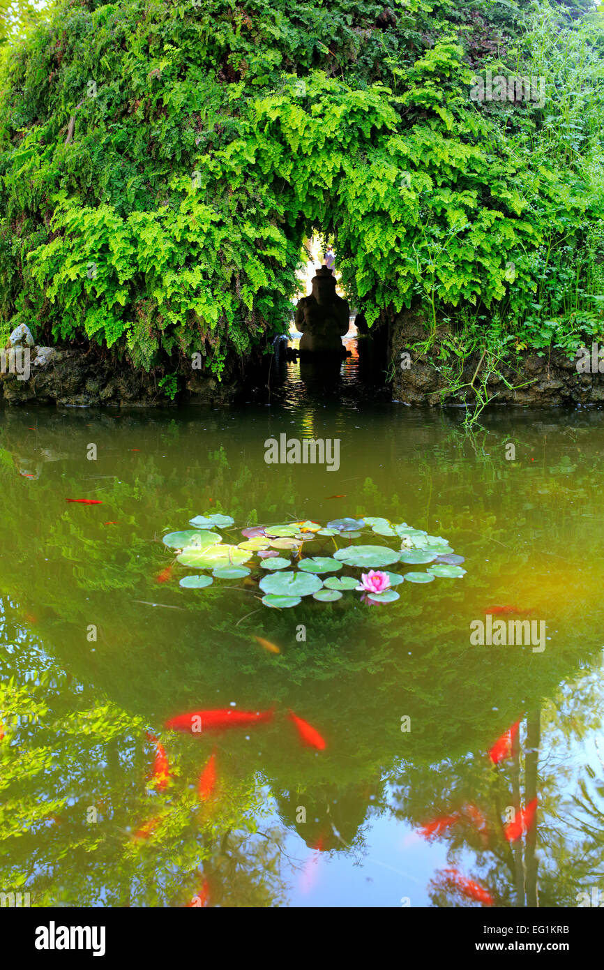 Pool at the alcazar of seville hi-res stock photography and images - Alamy