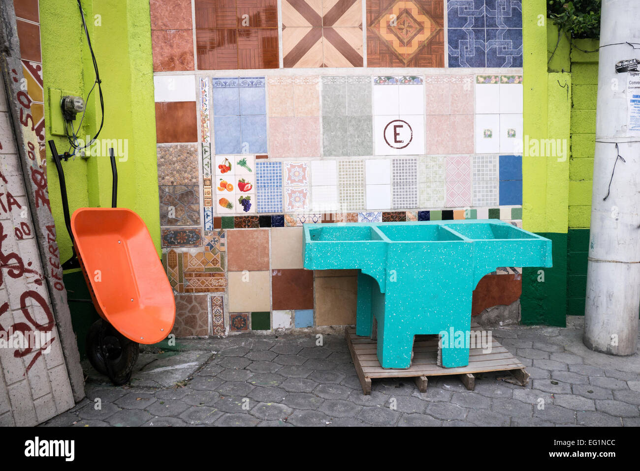 Guatemalan tiles hi-res stock photography and images - Alamy