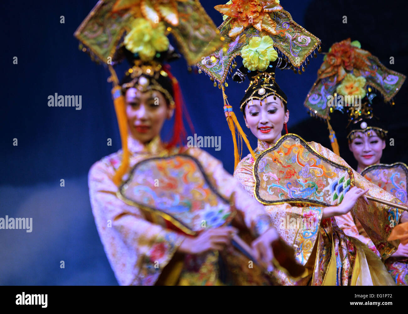 Istanbul. 14th Feb, 2015. Actresses perform traditional Chinese dance ...