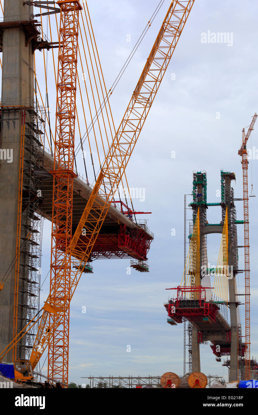Bridge construction, Mekong river, Phnom Penh, Cambodia Stock Photo - Alamy