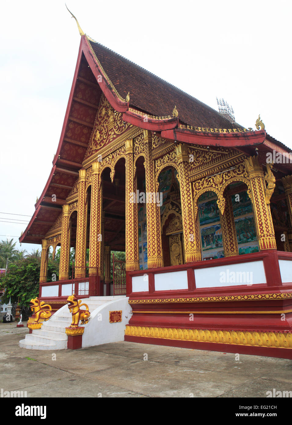 Wat Manorom, Buddhist temple, Luang Prabang, Laos Stock Photo - Alamy