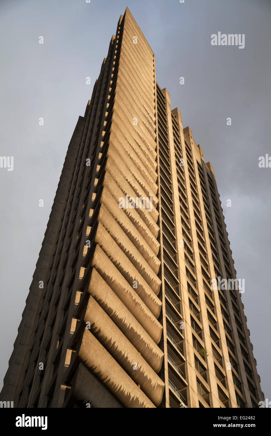 1970s High Rise Flats High Resolution Stock Photography and Images - Alamy