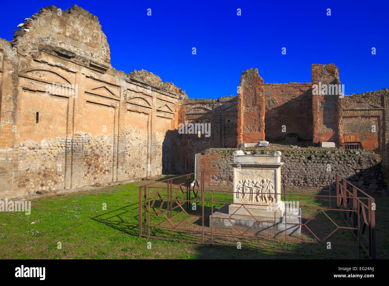 Pompeii temple hi-res stock photography and images - Alamy