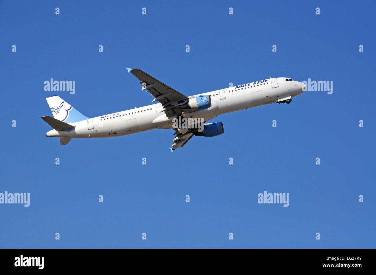 Airbus a321 taking off hi-res stock photography and images - Alamy