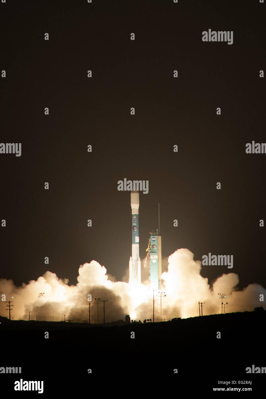 A United Launch Alliance Delta II rocket successfully launches from ...