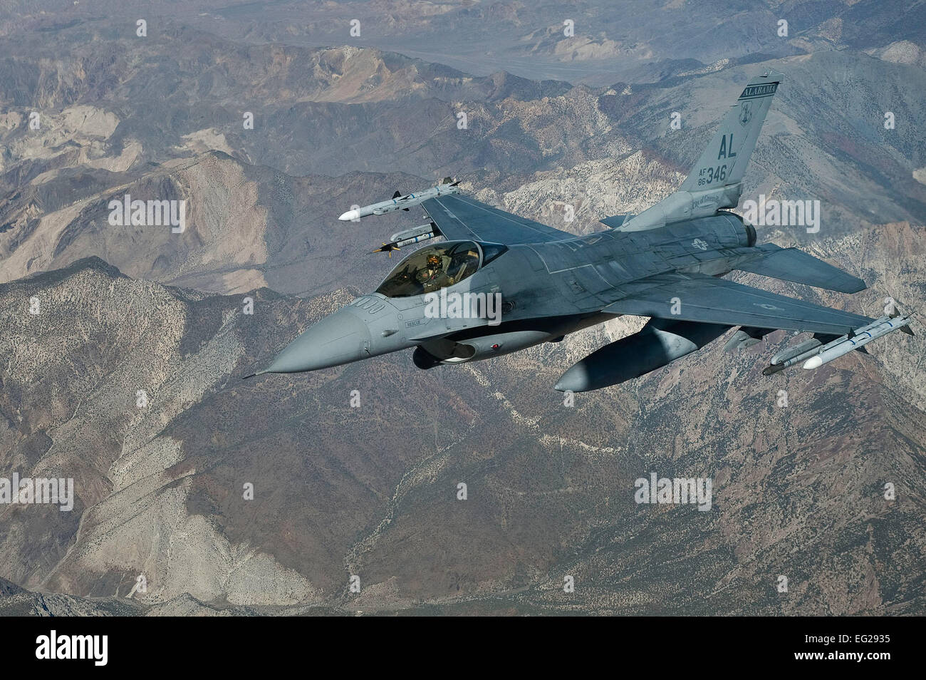 An F-16 Fighting Falcon, from the Alabama Air National Guard ...