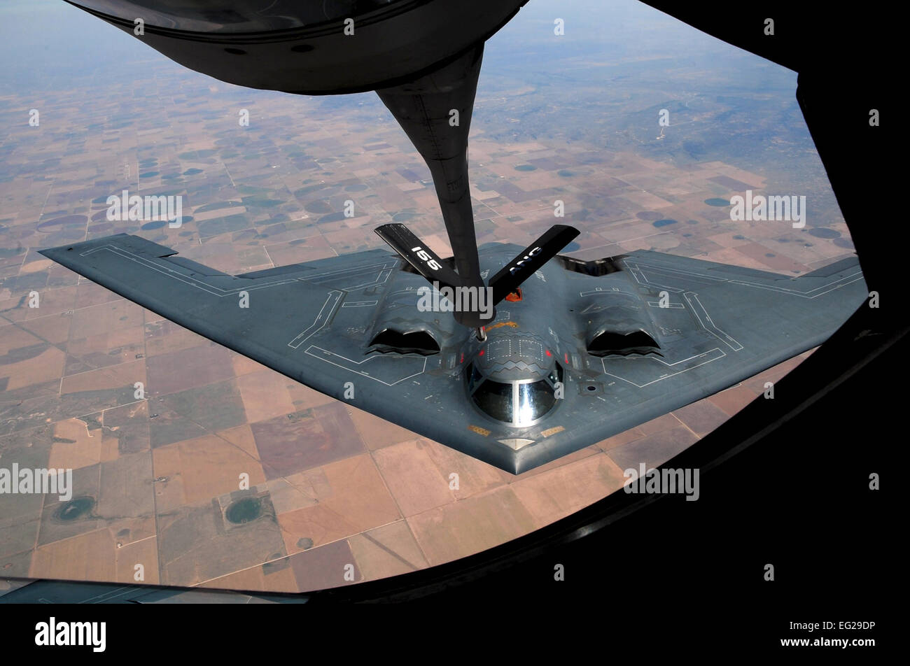 A KC-135 Stratotanker from the Nebraska Air National Guard's 155th Air ...