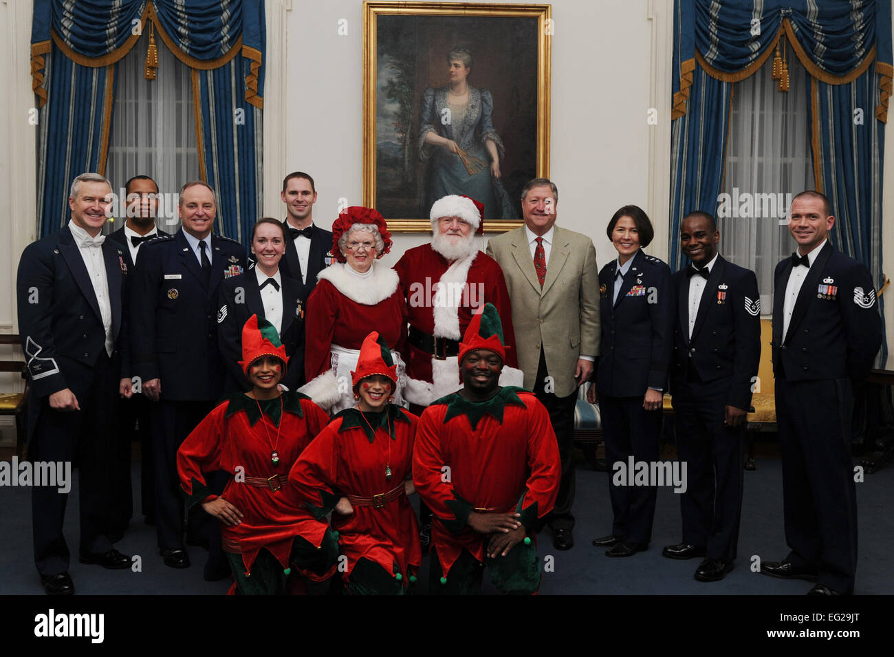 Mr and mrs claus hi-res stock photography and images - Alamy