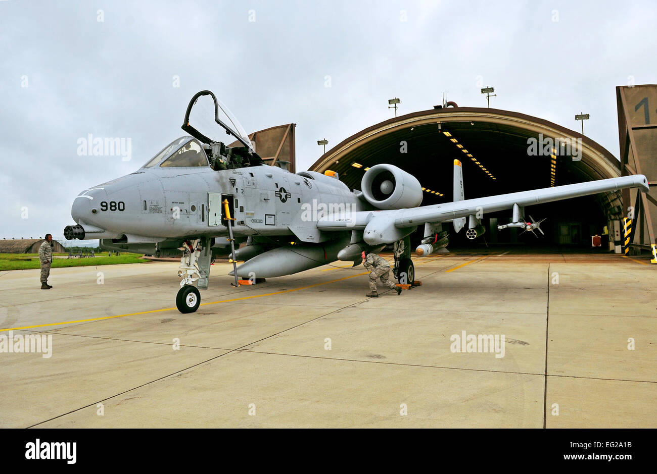 Hardened aircraft shelter hi-res stock photography and images - Alamy