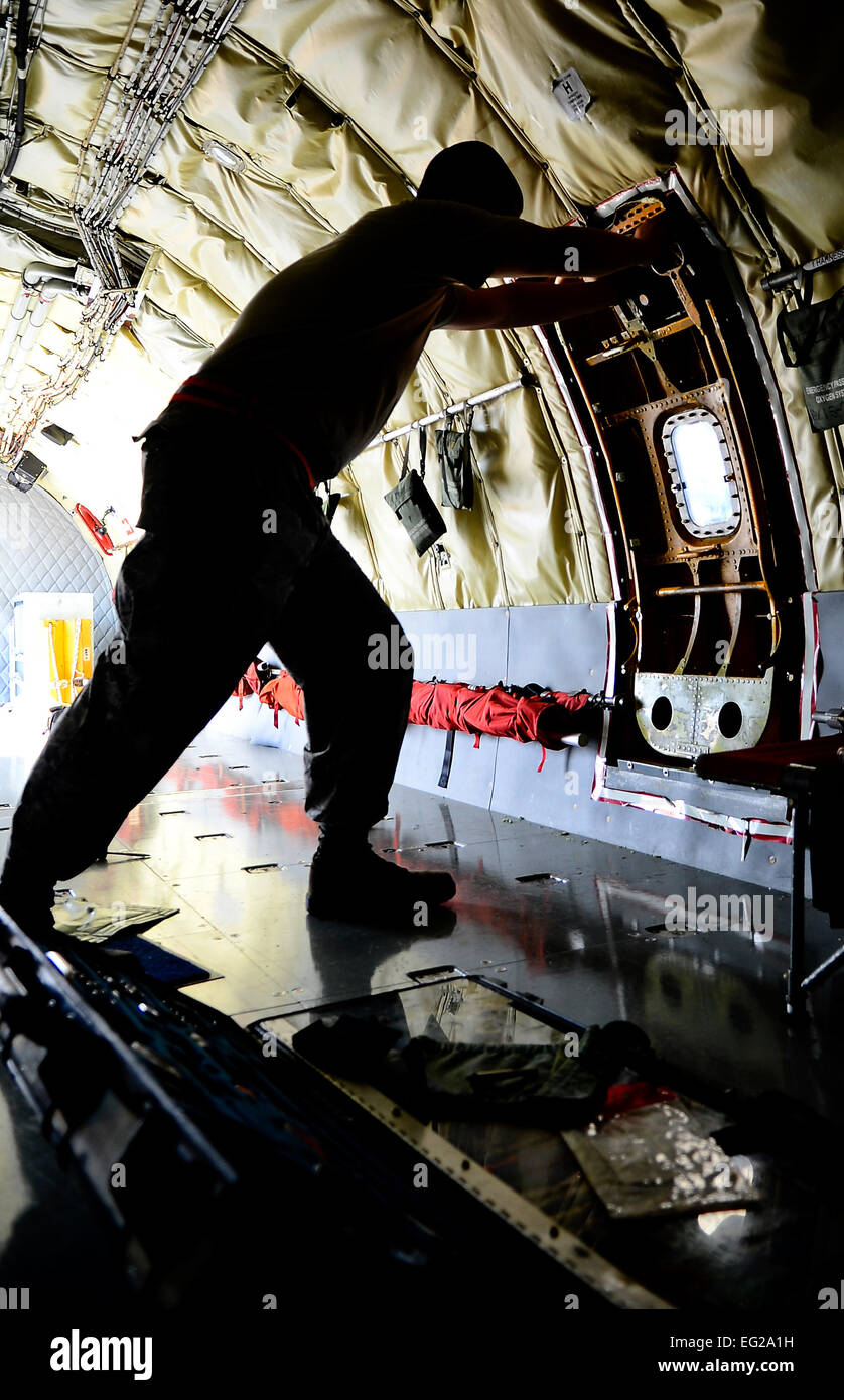 6th aircraft maintenance squadron hi-res stock photography and images ...