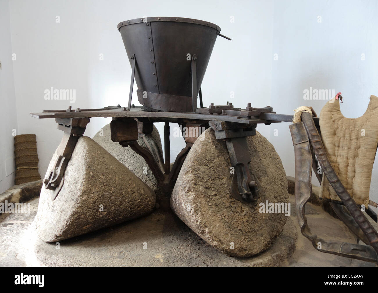 Olive press hi-res stock photography and images - Alamy