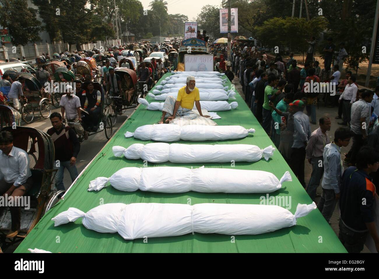 Dhaka, Bangladesh. 14th Feb, 2015. Supporters of ruling Awami League ...