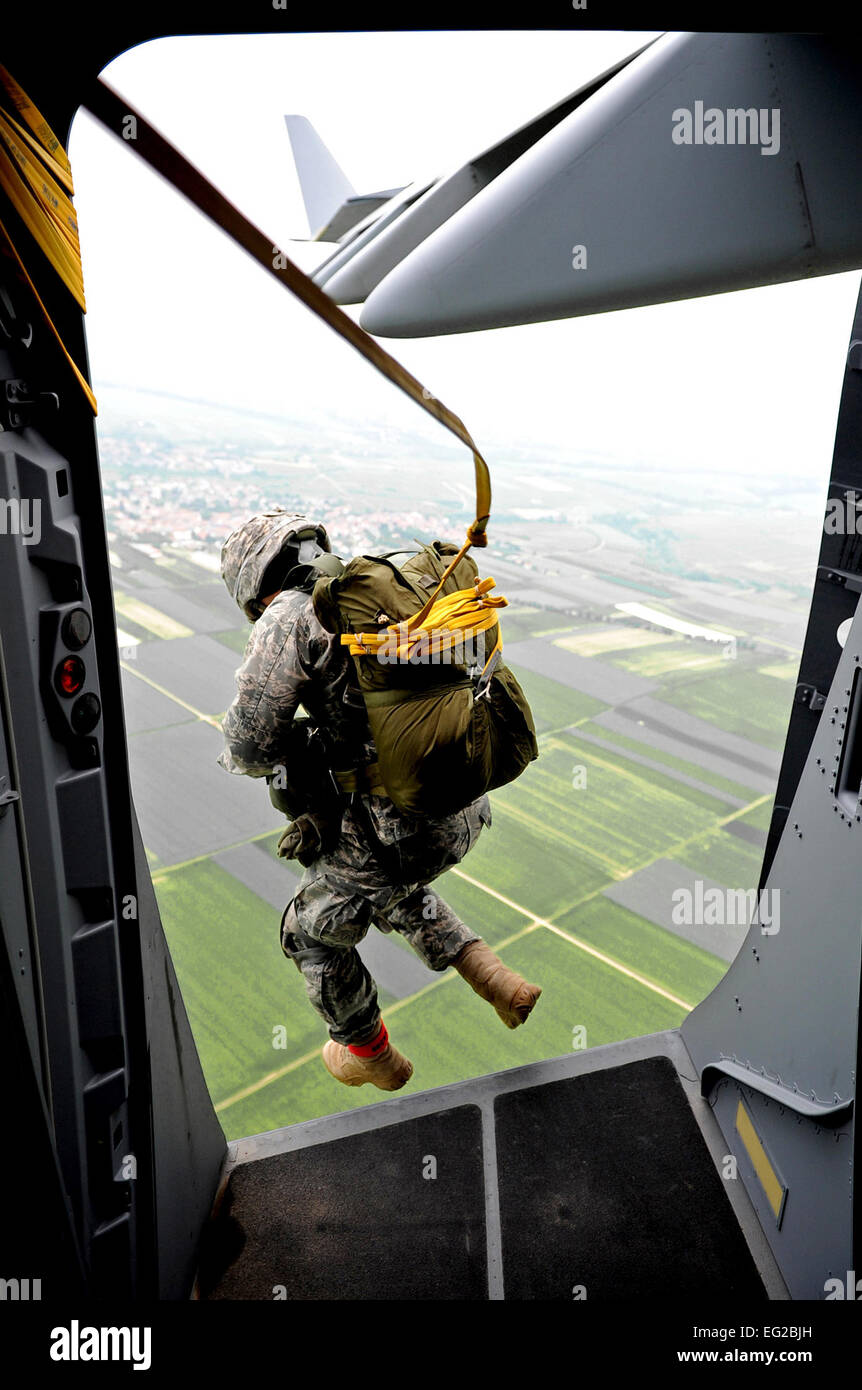 435th contingency response group hi-res stock photography and images ...