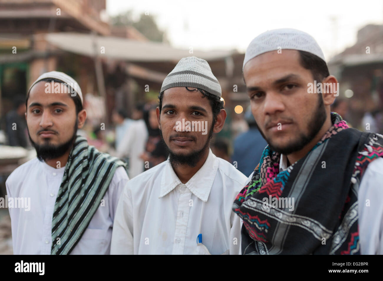 Indian muslim men wearing traditional hi-res stock photography and images - Alamy