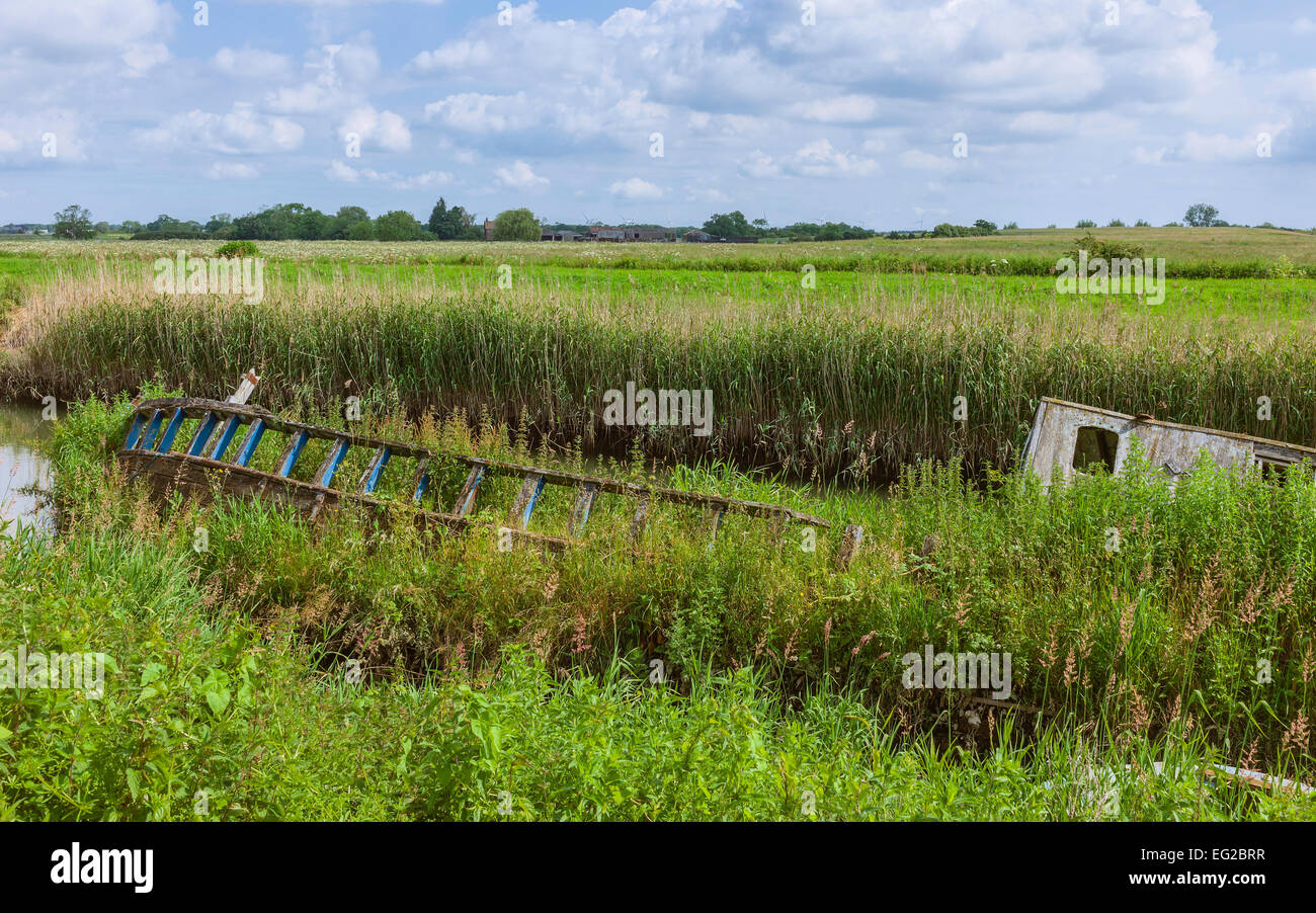Derelict barge hi-res stock photography and images - Alamy
