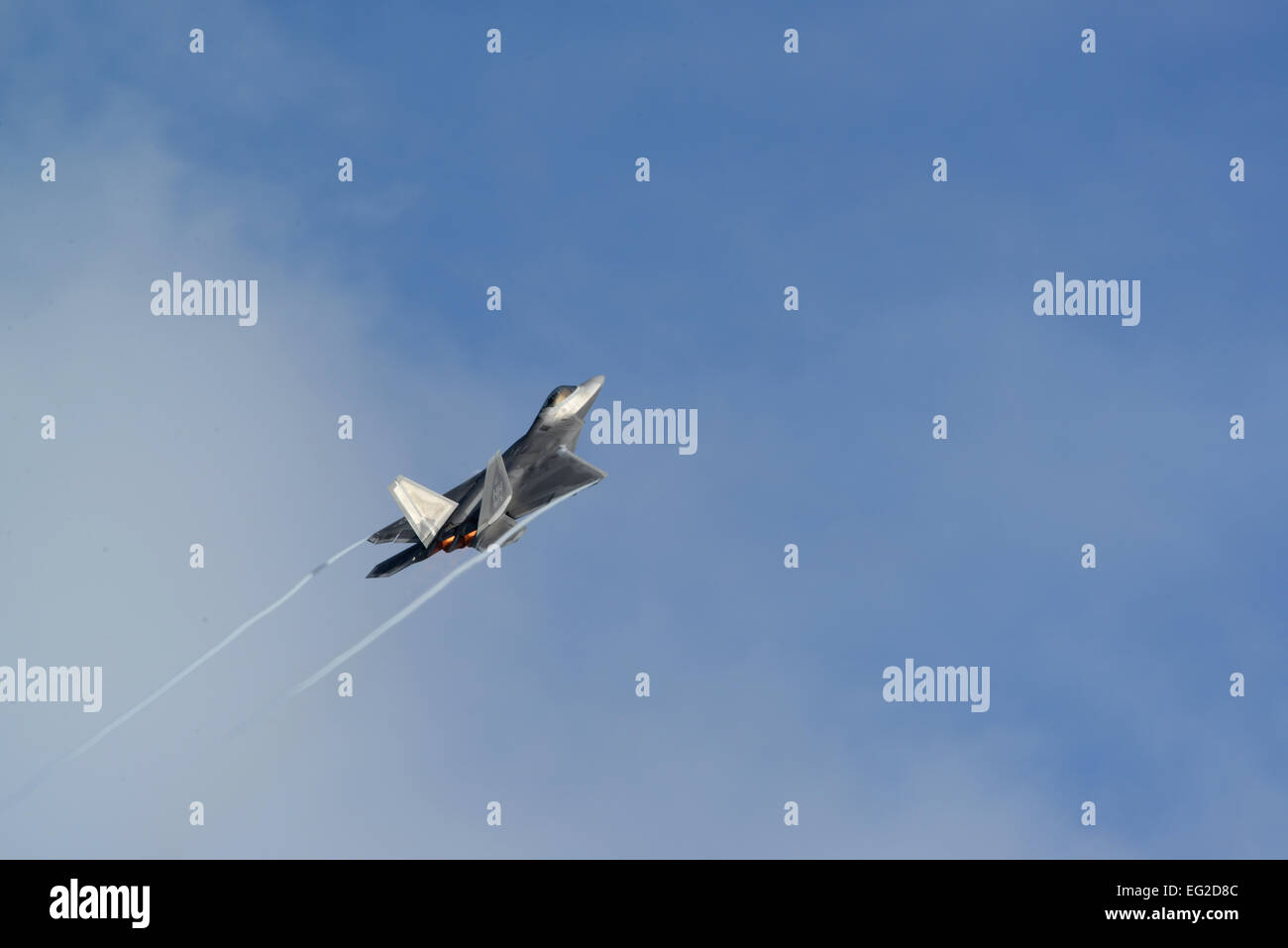 F 22 raptor take off hi-res stock photography and images - Alamy