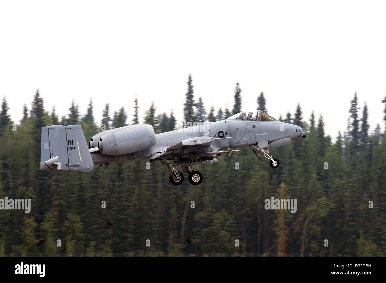 An A-10 Thunderbolt II assigned to the163rd Fighter Squadron in Fort ...