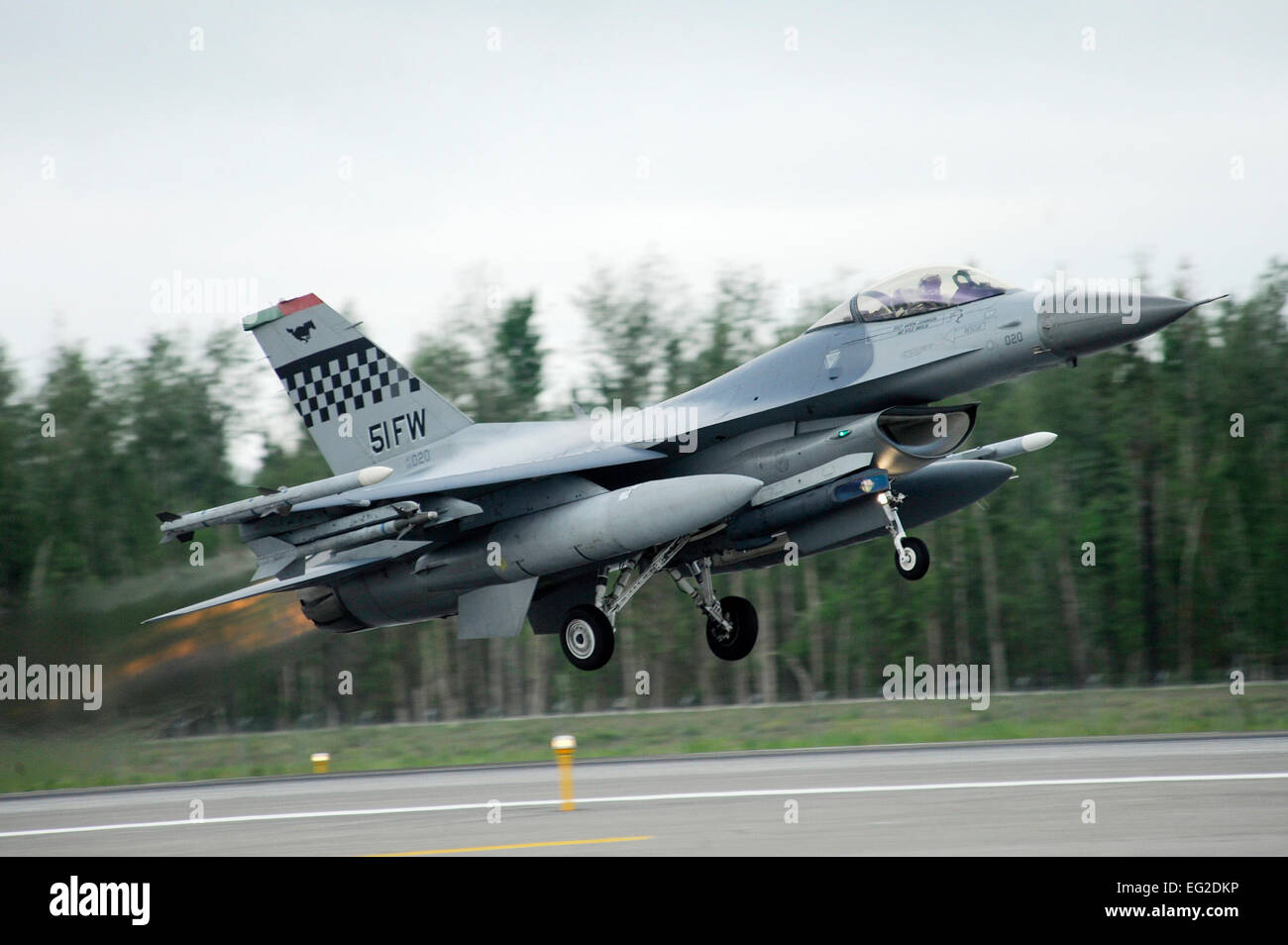 A U.S. Air Force F-16 Fighting Falcon fighter aircraft assigned to the ...