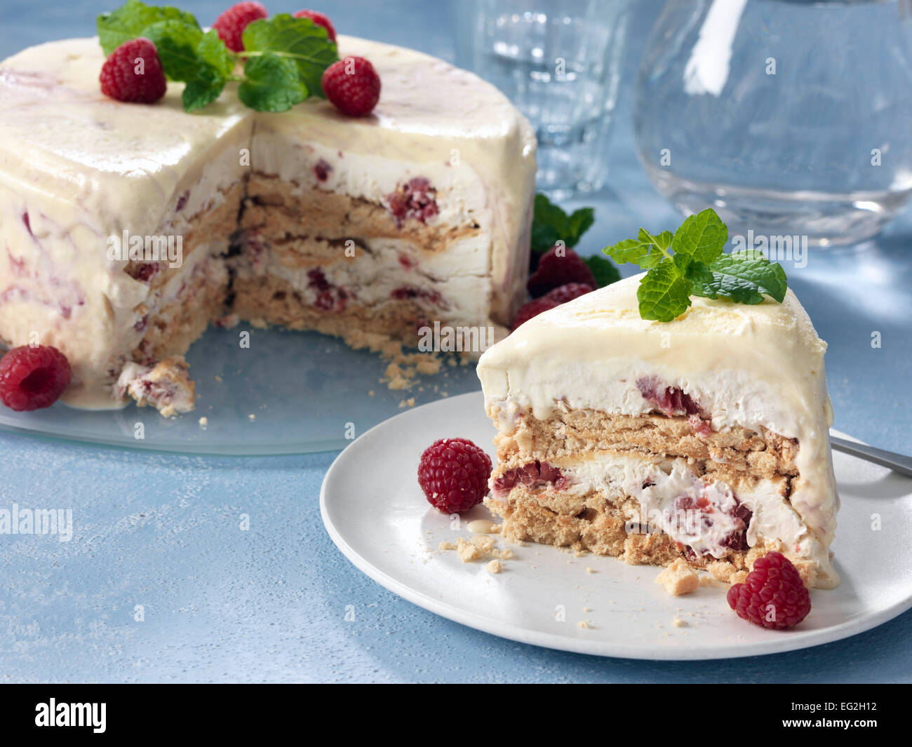 Cake raspberry hi-res stock photography and images - Alamy