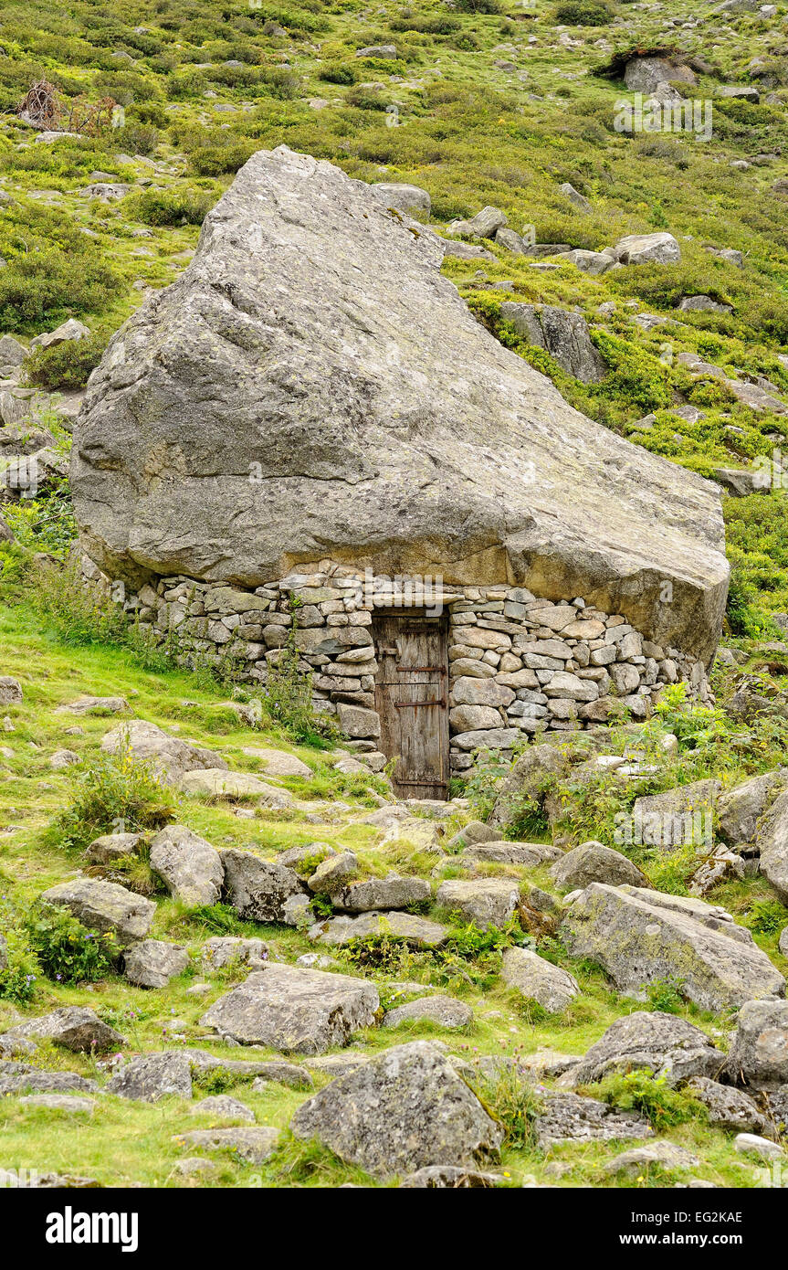 Shepherds stone hut hi-res stock photography and images - Alamy