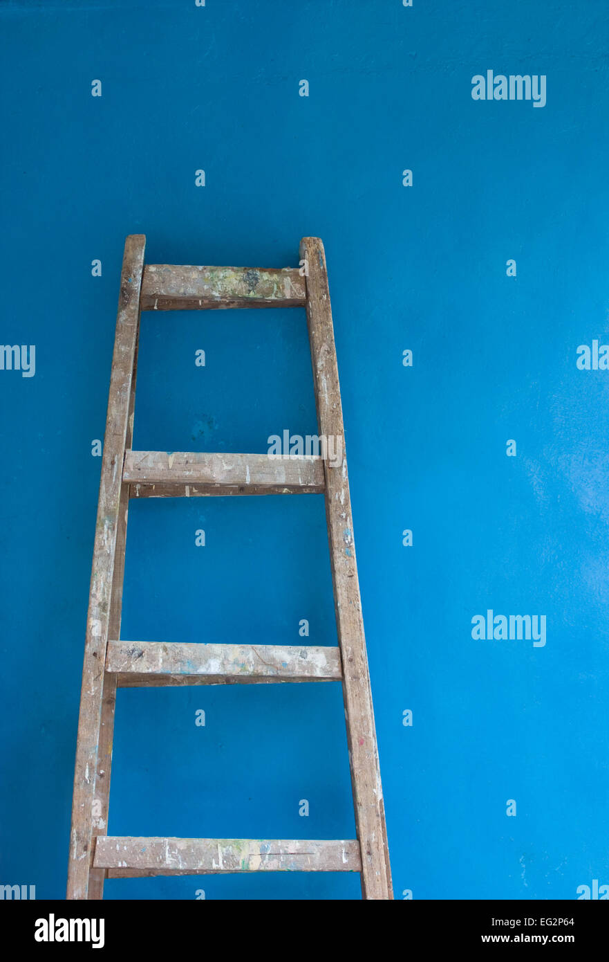 Ladder against wall hi-res stock photography and images - Alamy